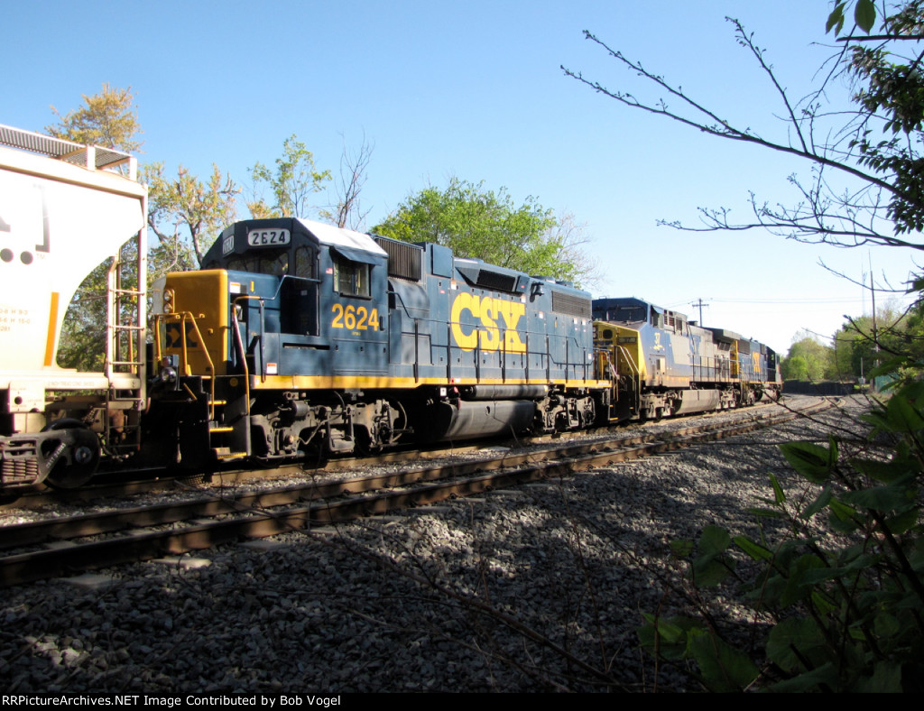CSX 2624 and 37